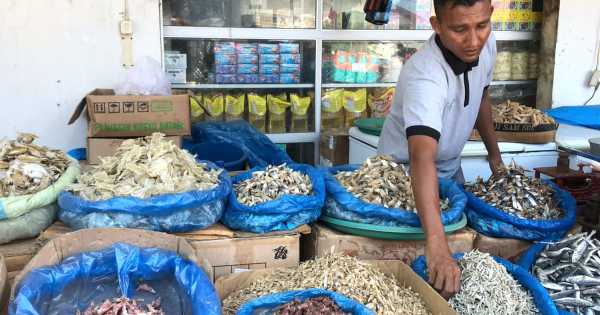 Harga Stabil, Permintaan Ikan Asin di Pasar Induk Lambaro Menurun