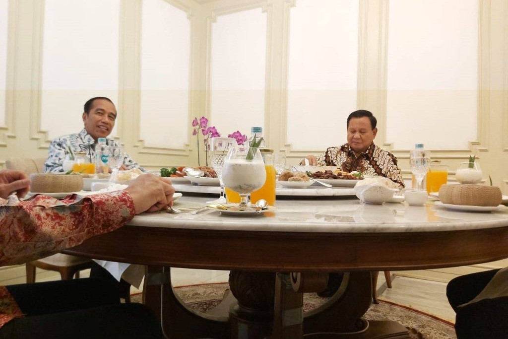 Momen Jokowi Makan Siang Bareng Anies, Ganjar, dan Prabowo di Istana