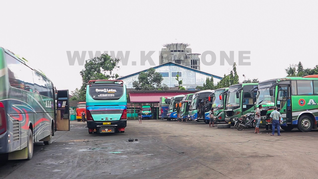 Mengunjungi Terminal Pusat Bus Antar Lintas Sumatera