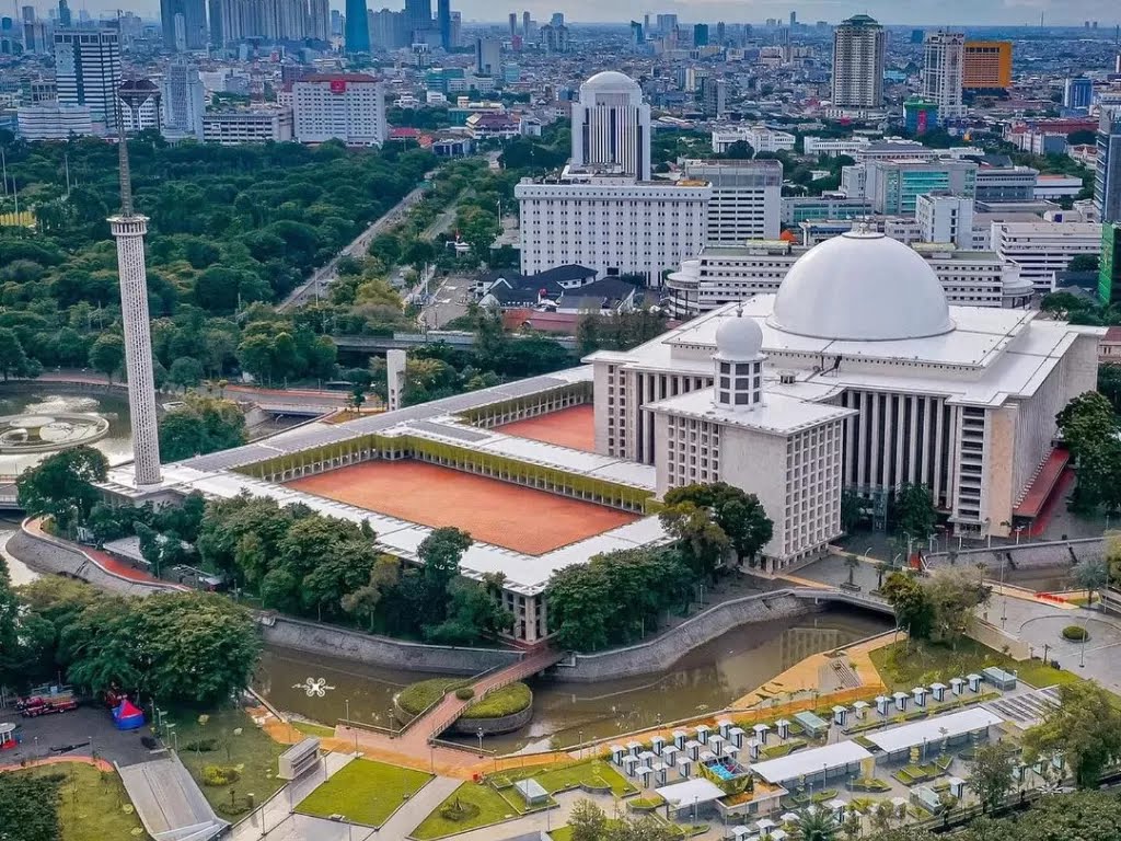 7 Masjid Terbesar di Indonesia, Bisa Tampung hingga 200.000 Jemaah