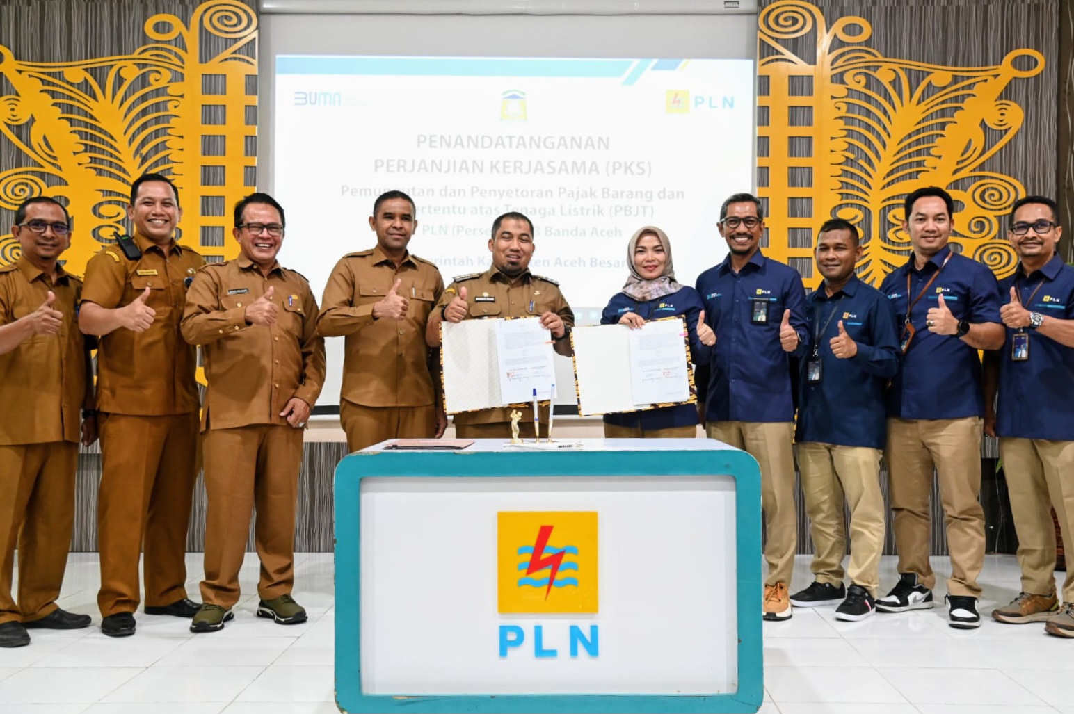 Pj Bupati Aceh Besar Teken MoU PBJT dengan PLN UP3 Banda Aceh