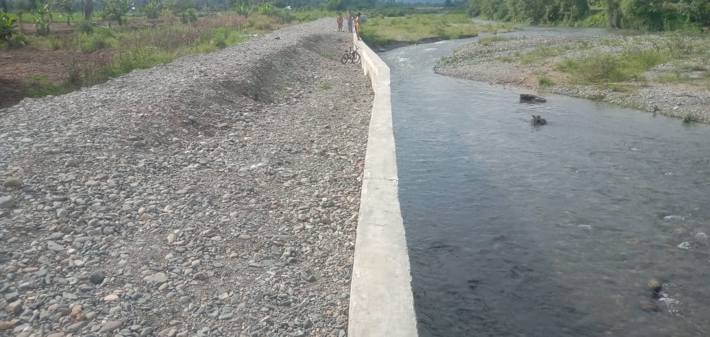 Proyek Perkuatan Tebing Sungai Lawe Bulan Agara Terancam Roboh