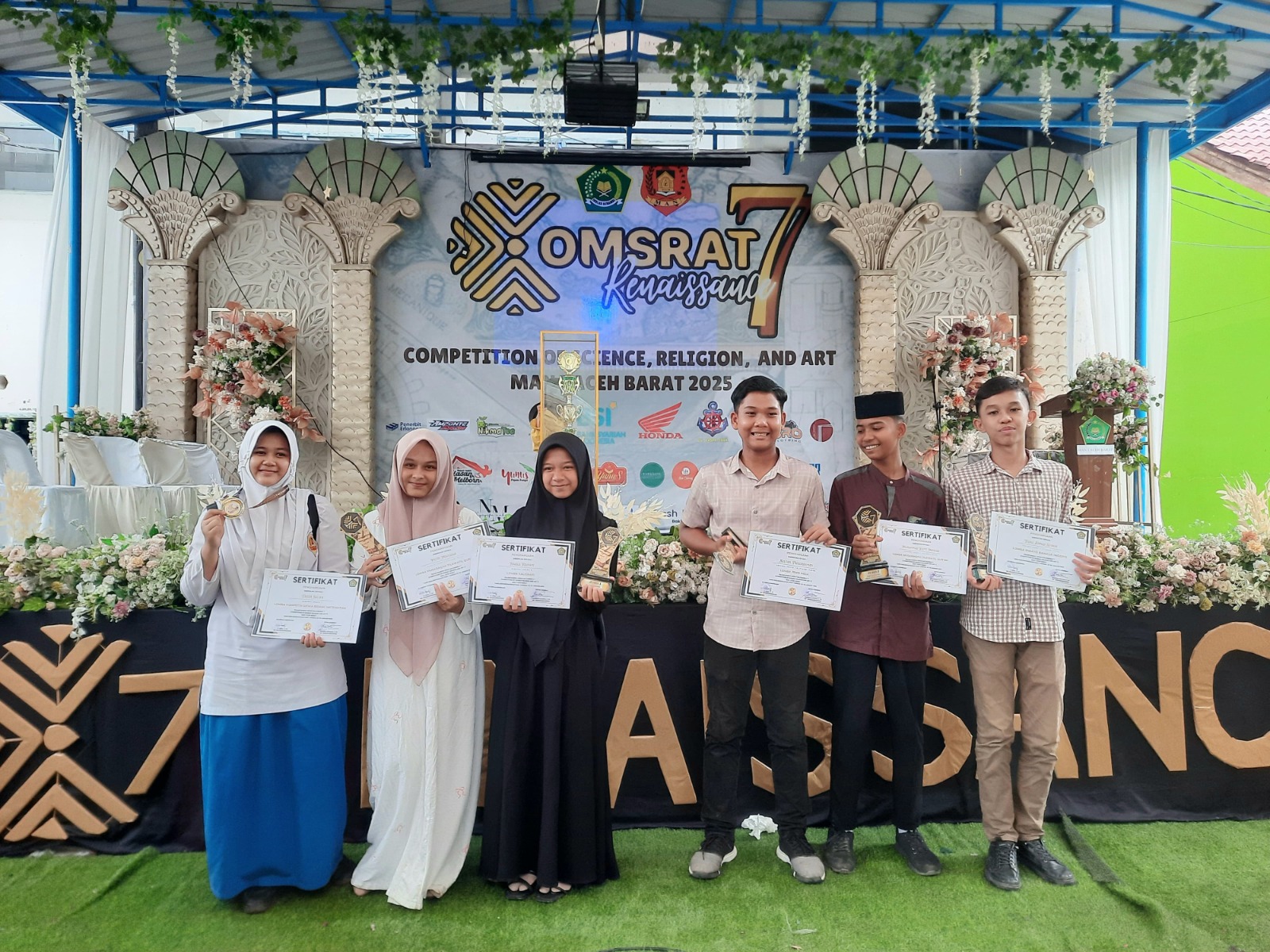 6 Siswa MTsN 1 Nagan Raya Juara Comsrat Renaissance ke-7 di MAN 1 Aceh ...
