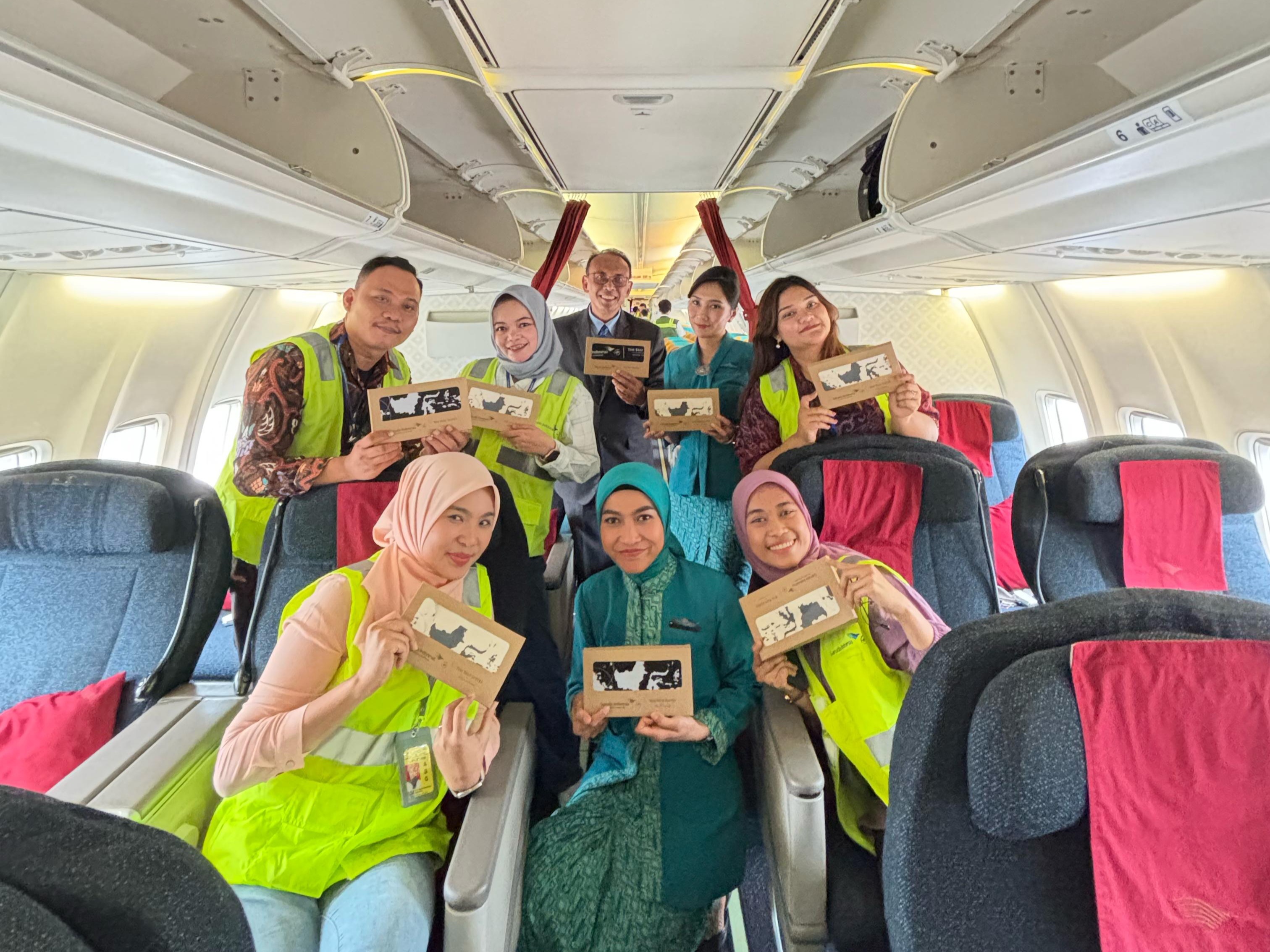 The Reiz Suites dan Garuda Indonesia Bagikan Merchandise untuk ...