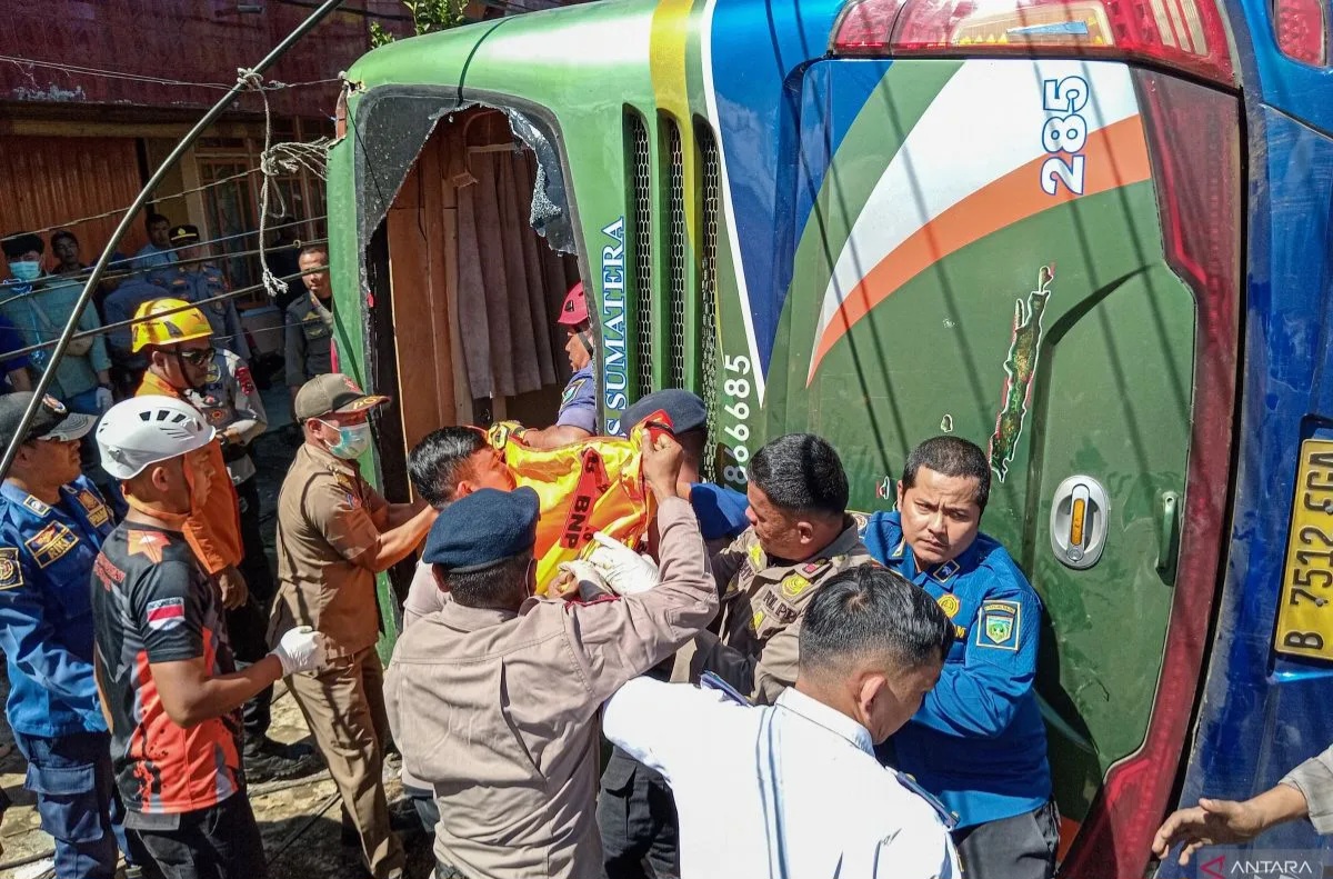 Detik-detik Kecelakaan Maut Bus ALS di Padang Panjang, 12 Orang Tewas