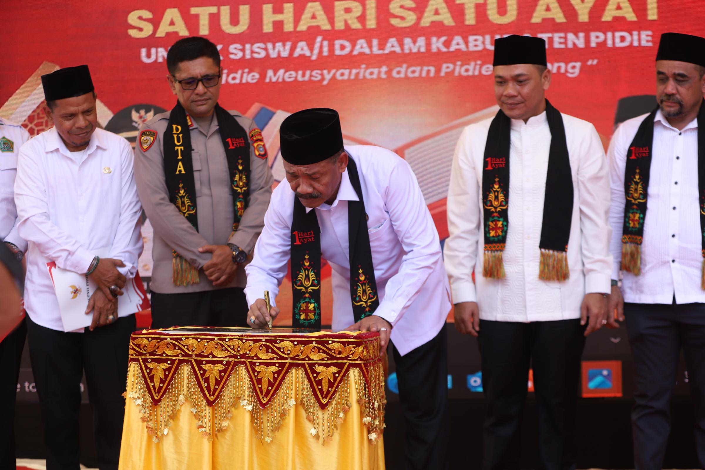 Revitalisasi Gerakan Pembelajaran Al-Quran Satu Hari Satu Ayat di Pidie ...