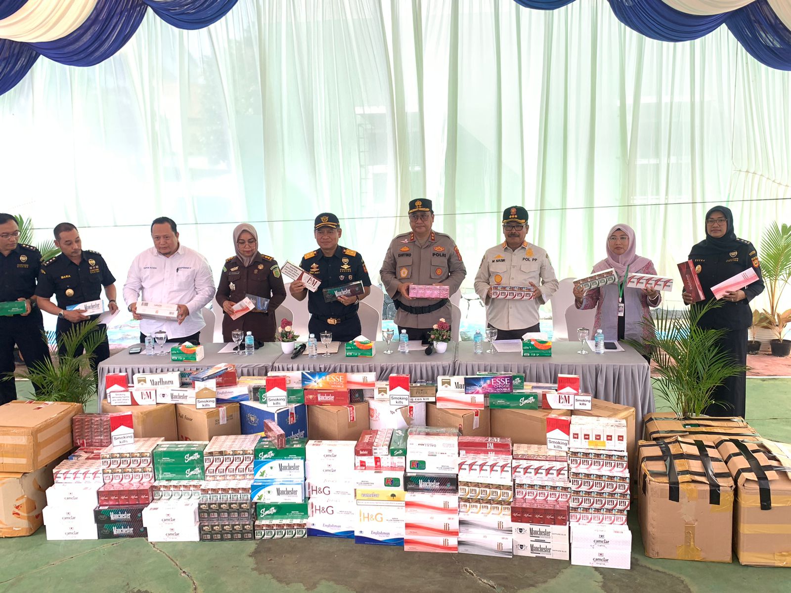 Sinergi Bea Cukai Aceh & Aparat Sapu Bersih Rokok Ilegal, Ribuan Bungkus Dimusnahkan