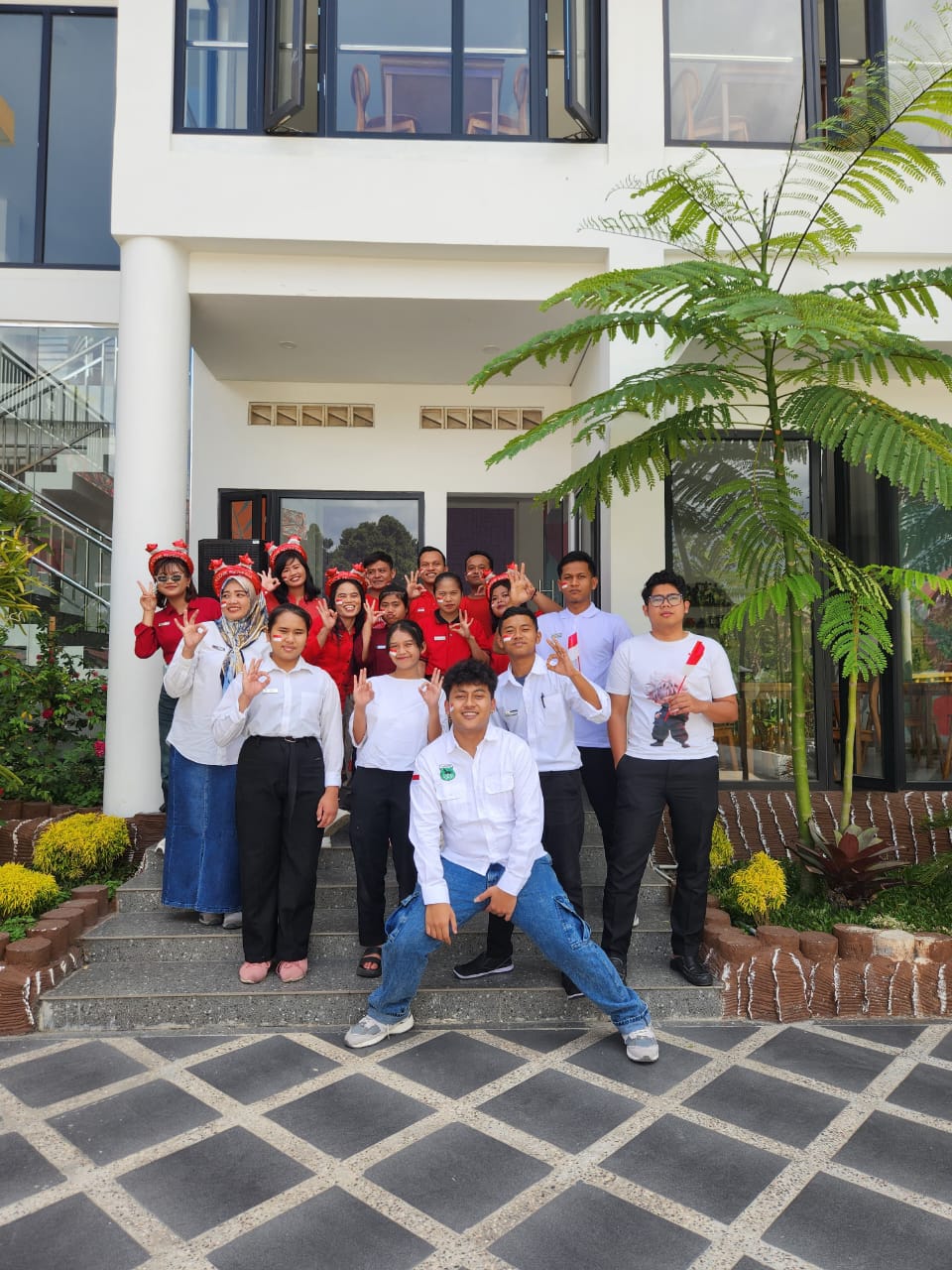 Queen Parrona Hotel Meriahkan HUT RI ke-80 dengan Pacuan Kuda, Motor ...