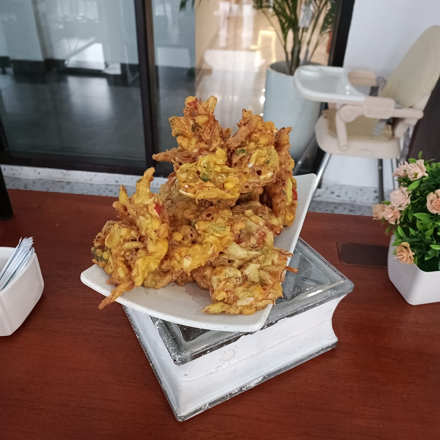 Queen Parrona Hotel by Sativa: Breakfast Buffet dengan Sentuhan Khas ...