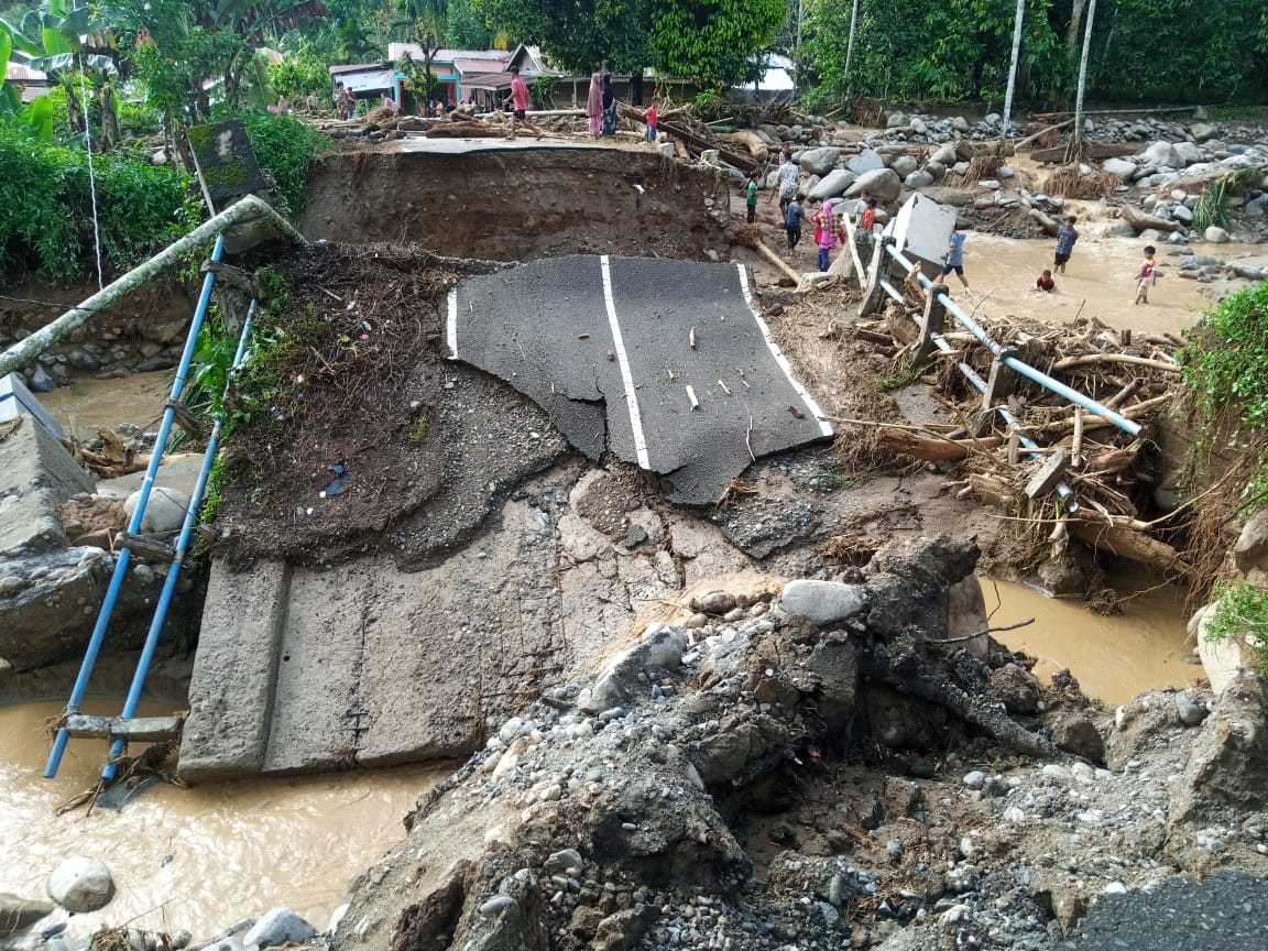 Sejumlah Jembatan Penghubung Antar Desa di Agara Terputus Total