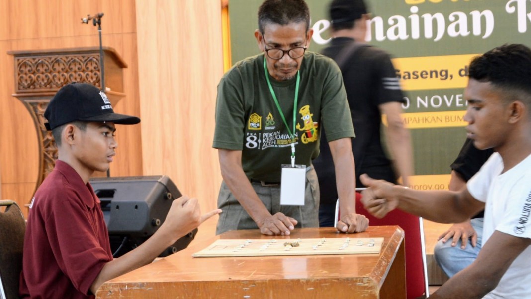 Lomba Catoe Rimueng dan Engklek Semarakkan PKA-8