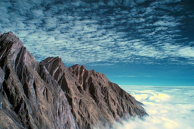 10 Gunung dengan Pemandangan Menakjubkan di Indonesia, Jadi Favorit ...