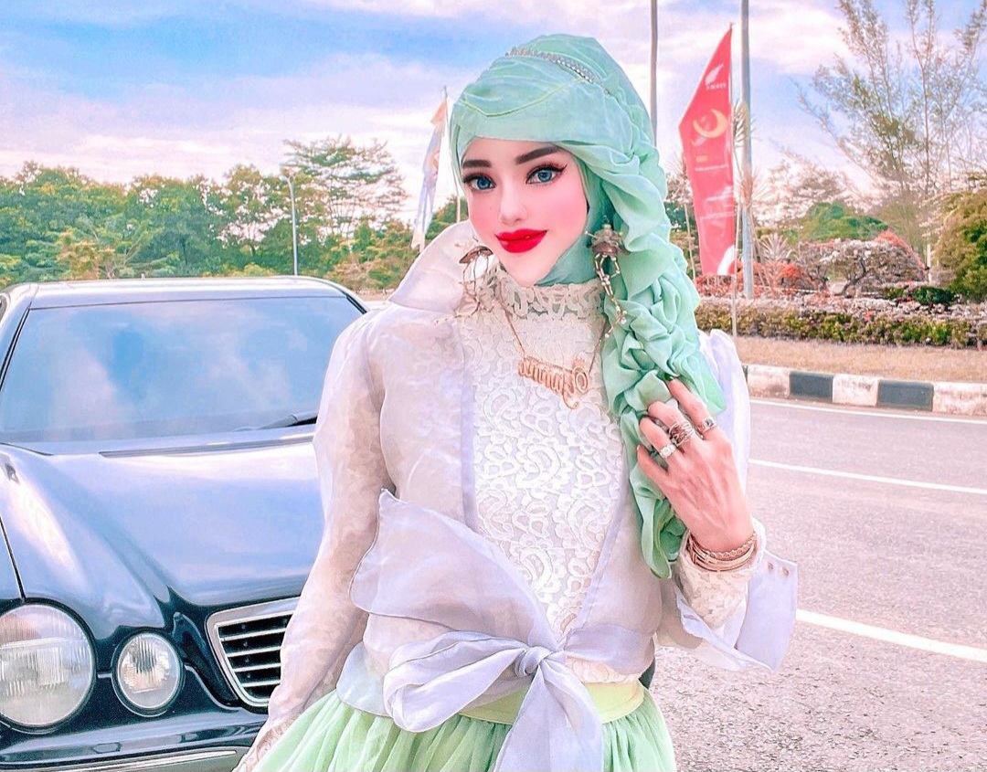 10 Fakta Yuni Jasmine, PNS Berdagu Lancip Viral di Medsos