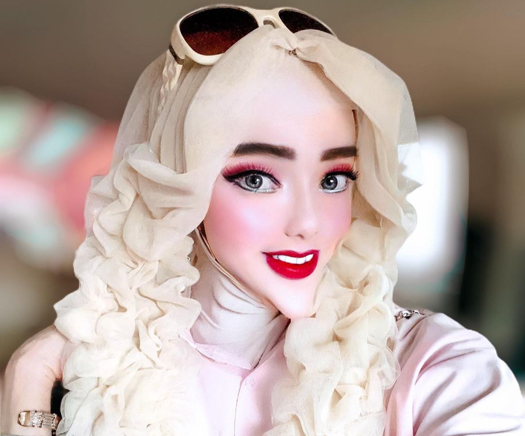 10 Fakta Yuni Jasmine, PNS Berdagu Lancip Viral di Medsos